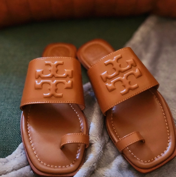 Tory Burch | Shoes | Authentic Tory Burch Toe Ring Tan Leather Sandals ...